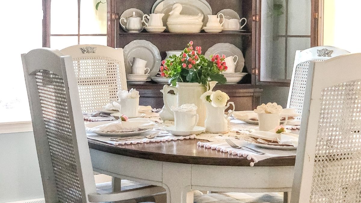 1980’s Dining Table Transformation - Hymns & Home